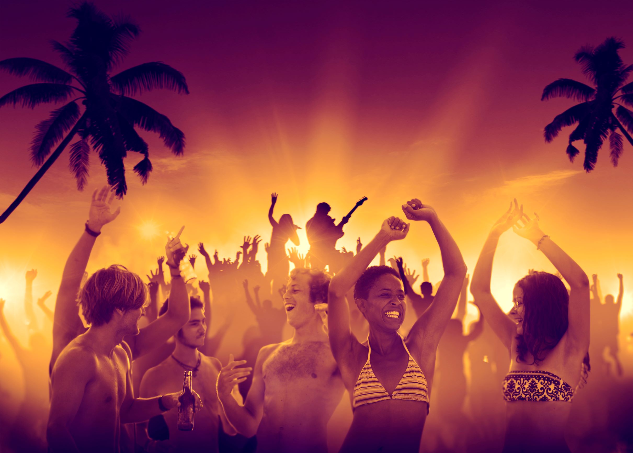 ברים על חוף הים ומסיבות לאור הירח: הכול על חיי הלילה התוססים של קוסמוי ...